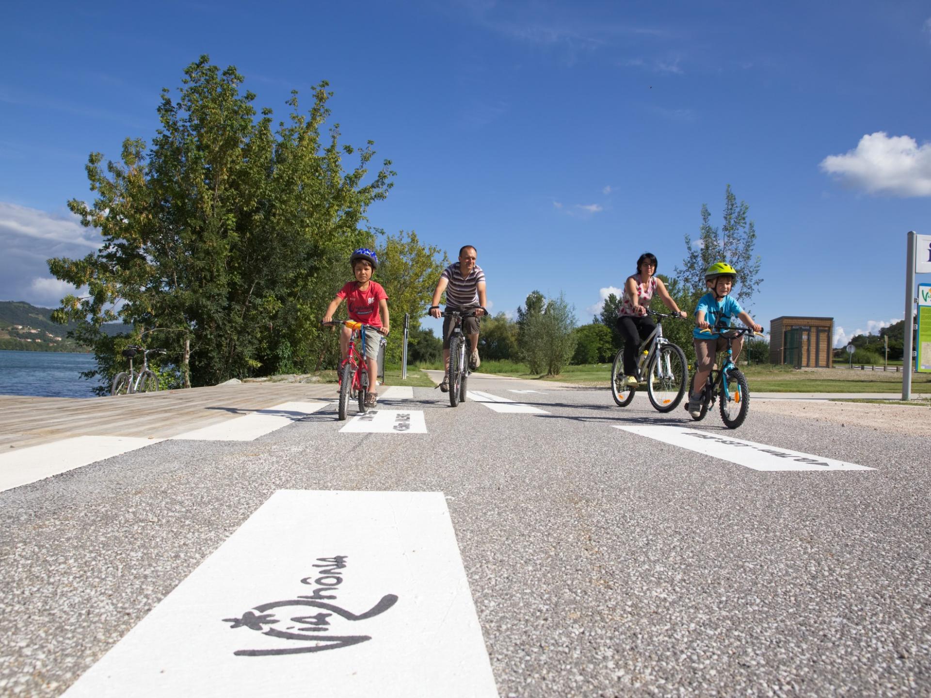 La ViaRhôna | Site officiel de l’office de tourisme autour du palais ...